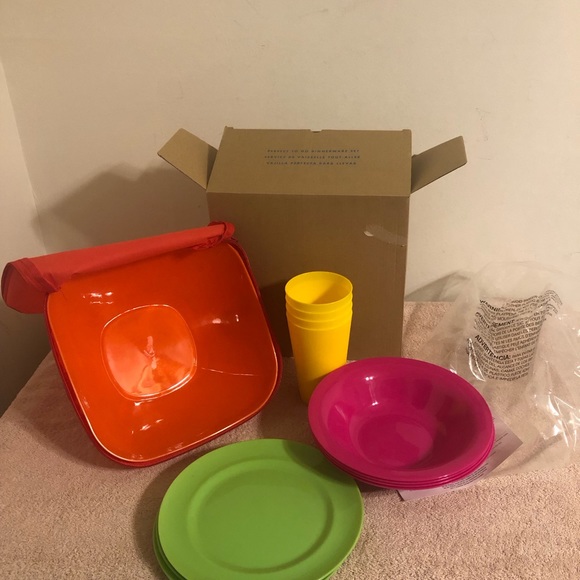 Avon | Dining | Avon Gift Collection Perfect To Go 4 Piece Dinnerware ...